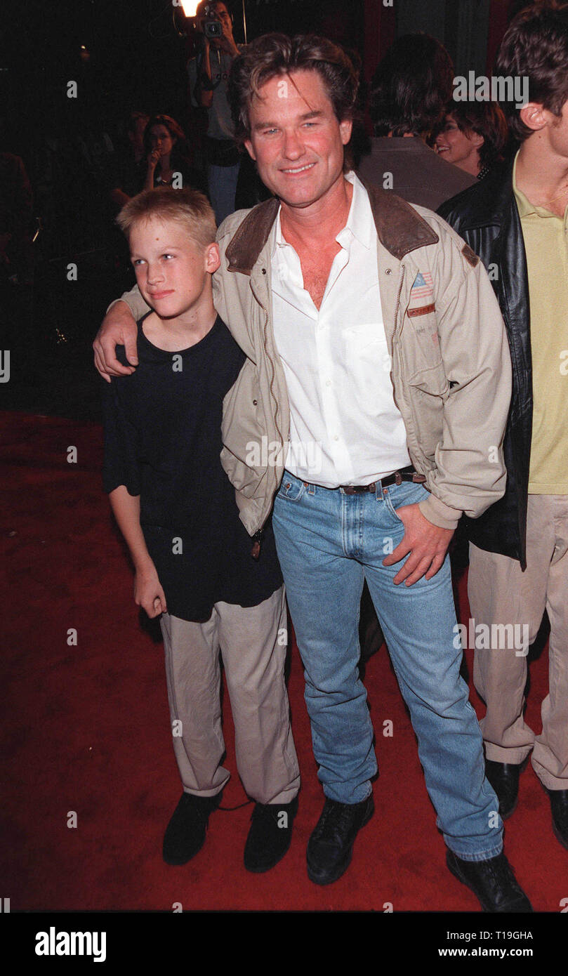 Kurt russell soldier 1998 -Fotos und -Bildmaterial in hoher Auflösung ...