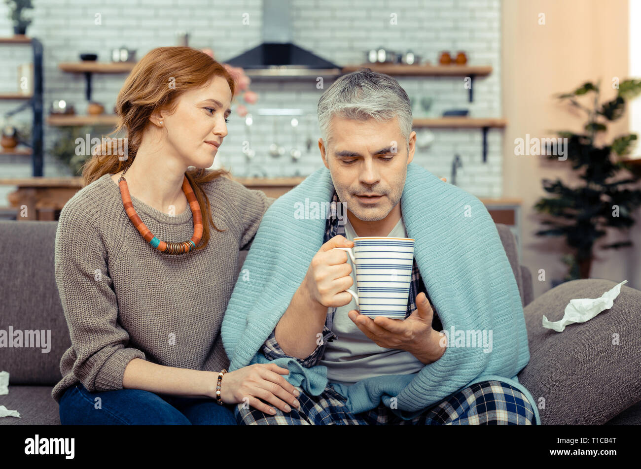 Ehemann trinken -Fotos und -Bildmaterial in hoher Auflösung – Alamy