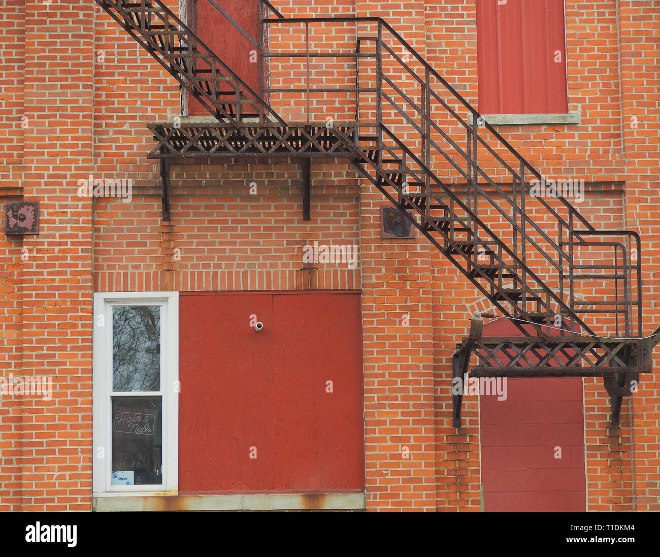 Metal fire escape -Fotos und -Bildmaterial in hoher Auflösung – Alamy