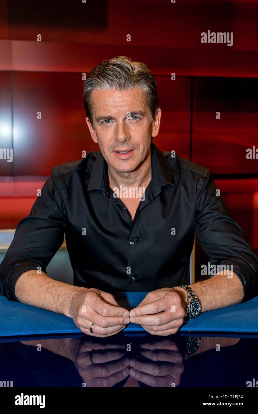 25.03.2019, Markus Lanz, ZDF-Moderator im TV-Studio bei Hart aber fair ...