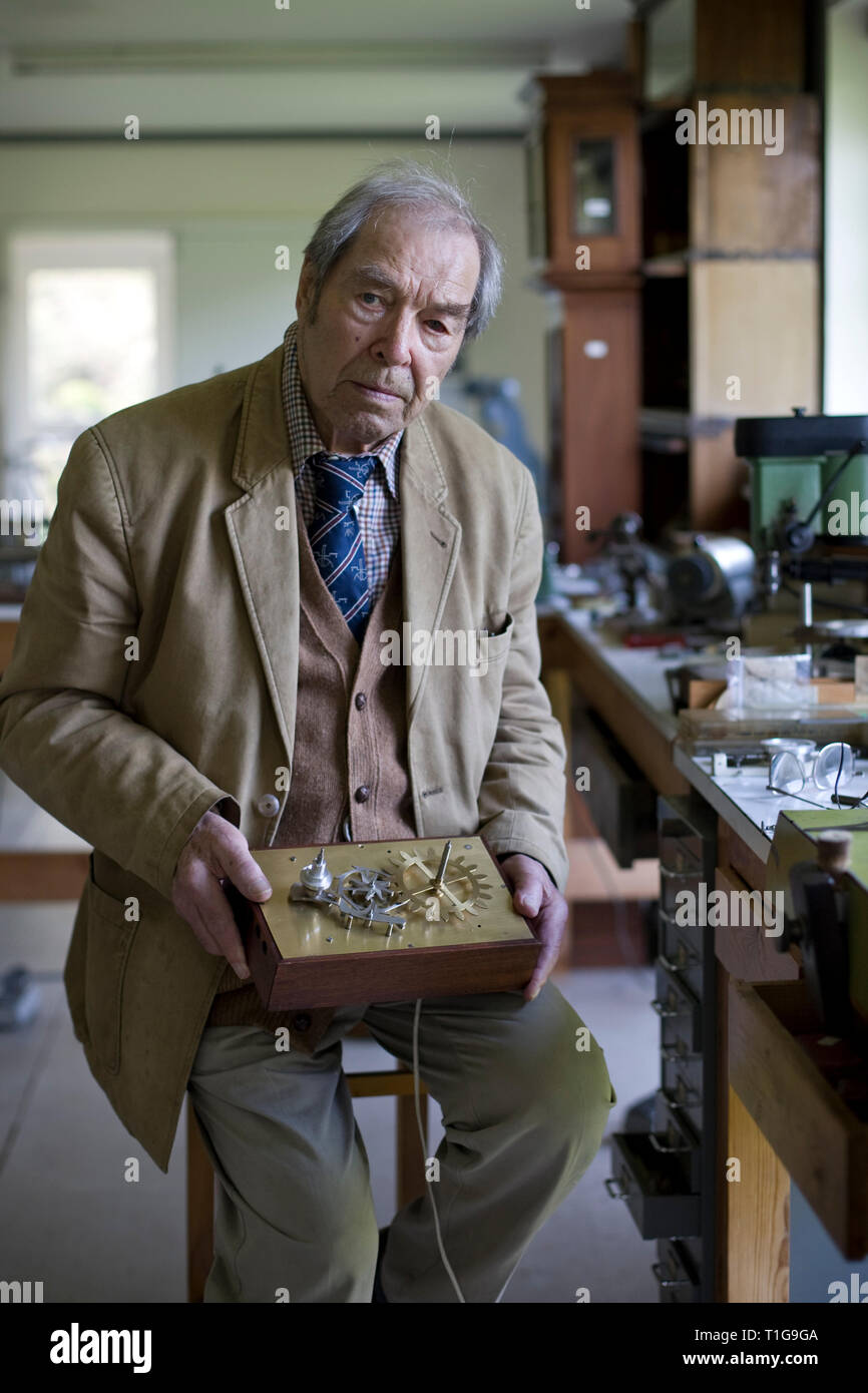 George und seine werkstatt -Fotos und -Bildmaterial in hoher Auflösung ...