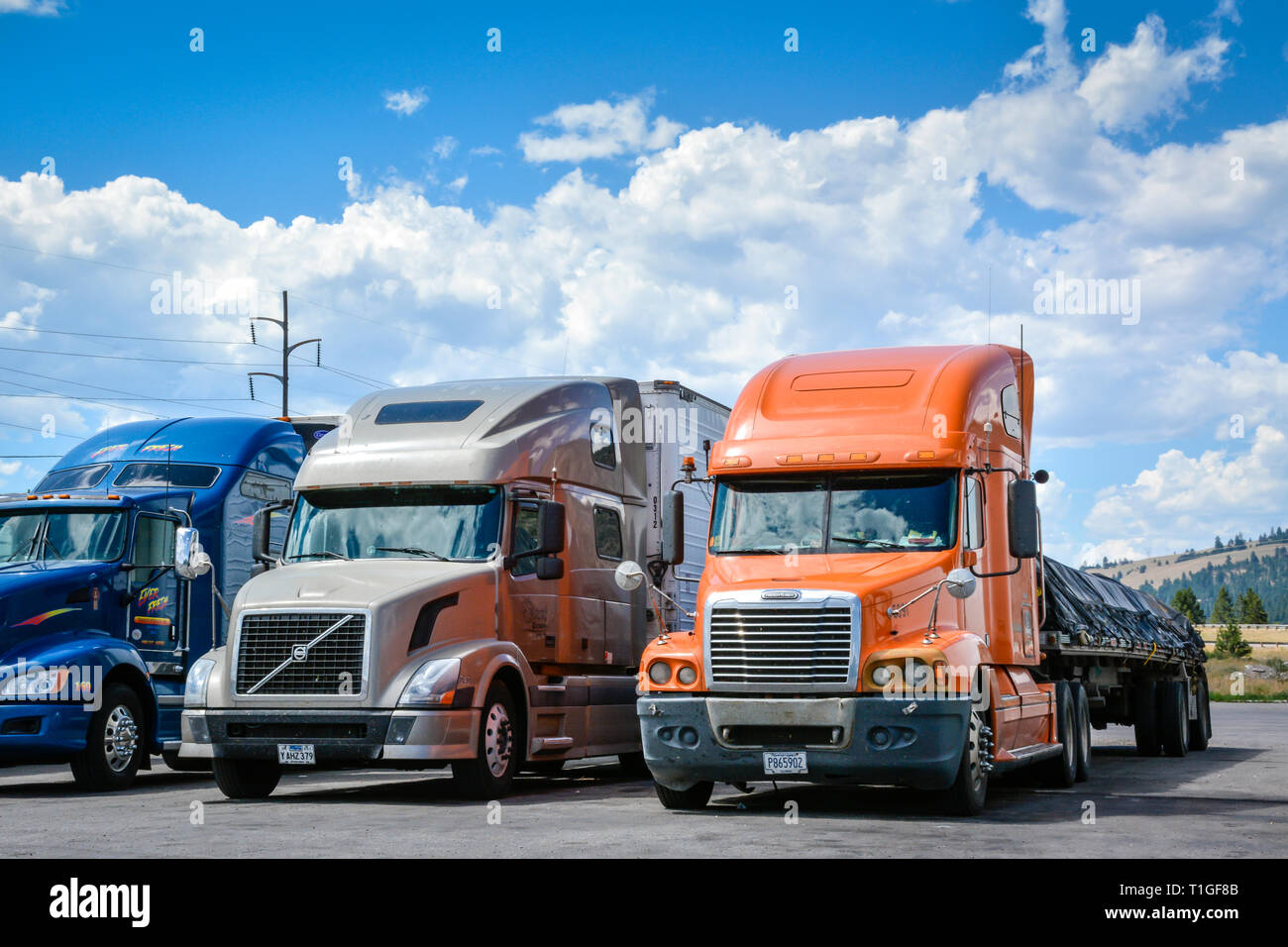 Big rig american semi trailer -Fotos und -Bildmaterial in hoher ...