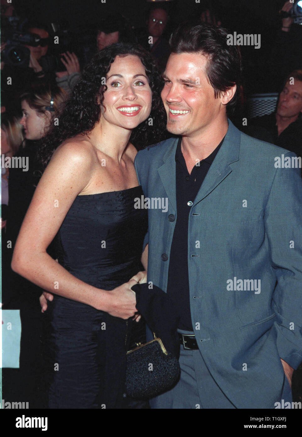 LOS ANGELES, Ca - 17. März 1999: Schauspielerin Minnie Driver mit ...