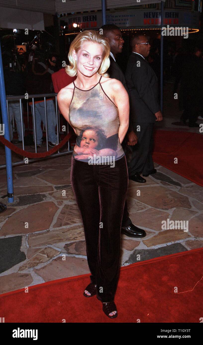 LOS ANGELES, Ca - 14 April, 1999: 'Baywatch' star KELLY PACKARD bei der ...