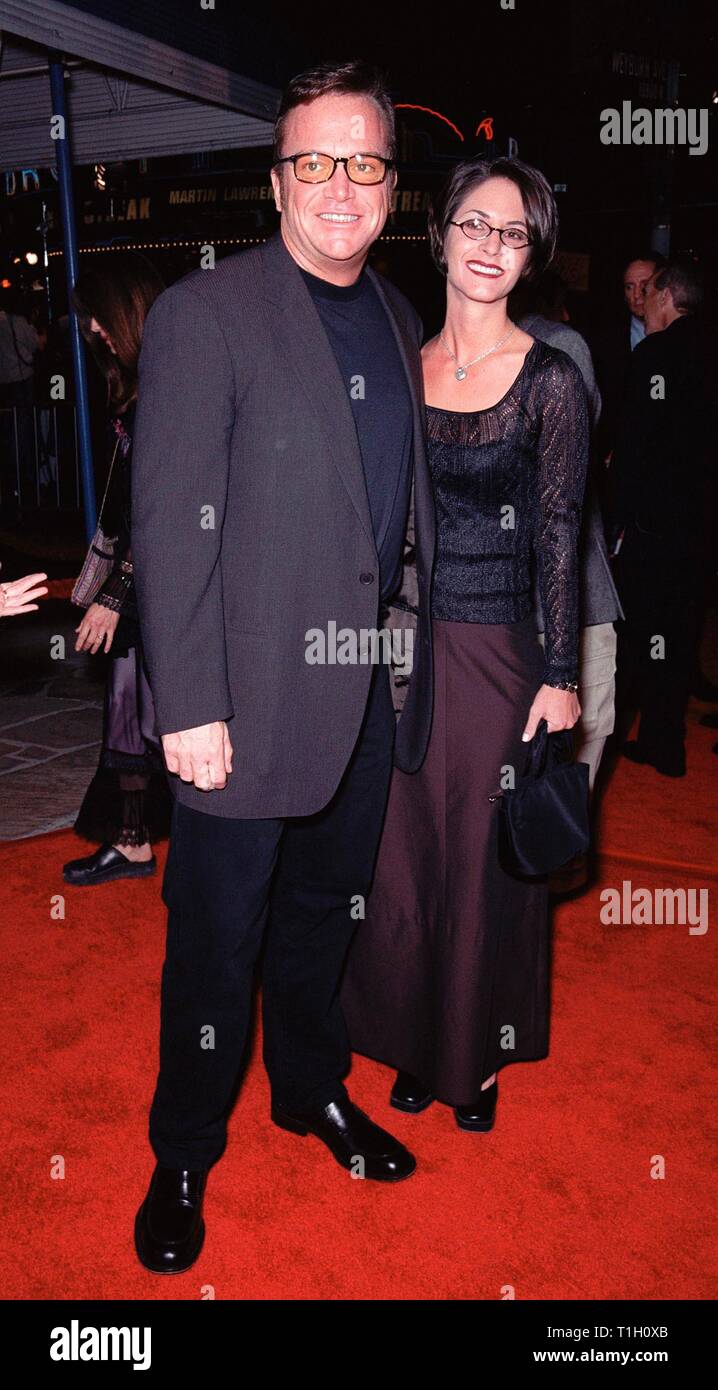 LOS ANGELES, Ca. Oktober 06, 1999: Schauspieler Tom Arnold & Freundin ...
