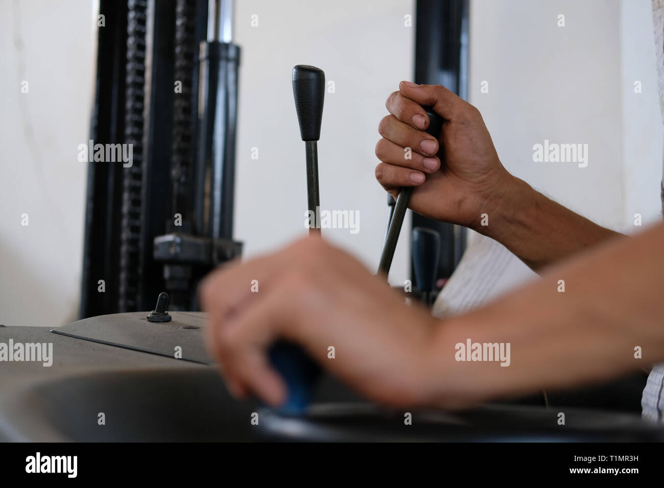 Gabelstapler bedienen -Fotos und -Bildmaterial in hoher Auflösung – Alamy