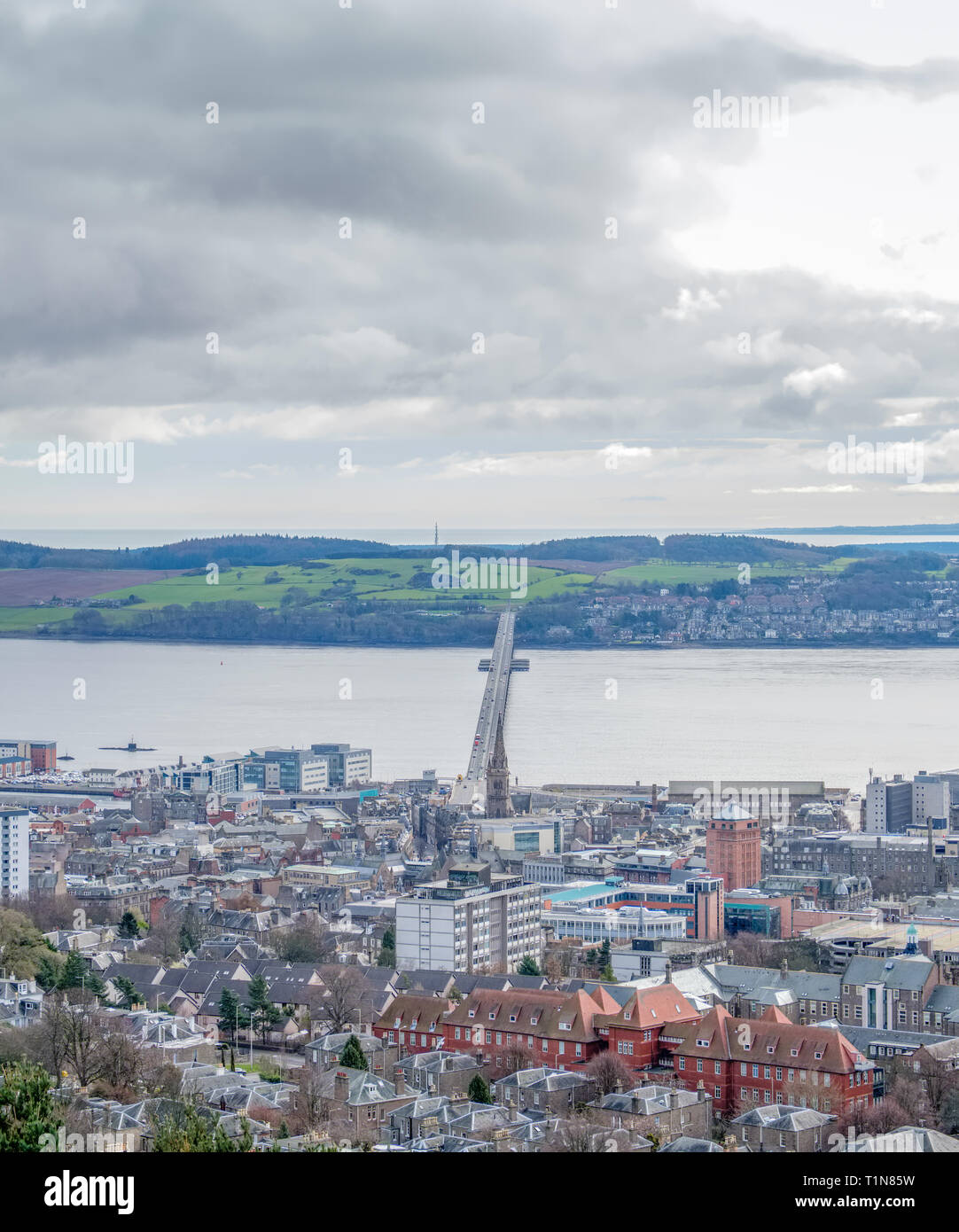 Vom Denkmal an der Dundee Law Hill mit Blick über die Stadt zum Vierten ...