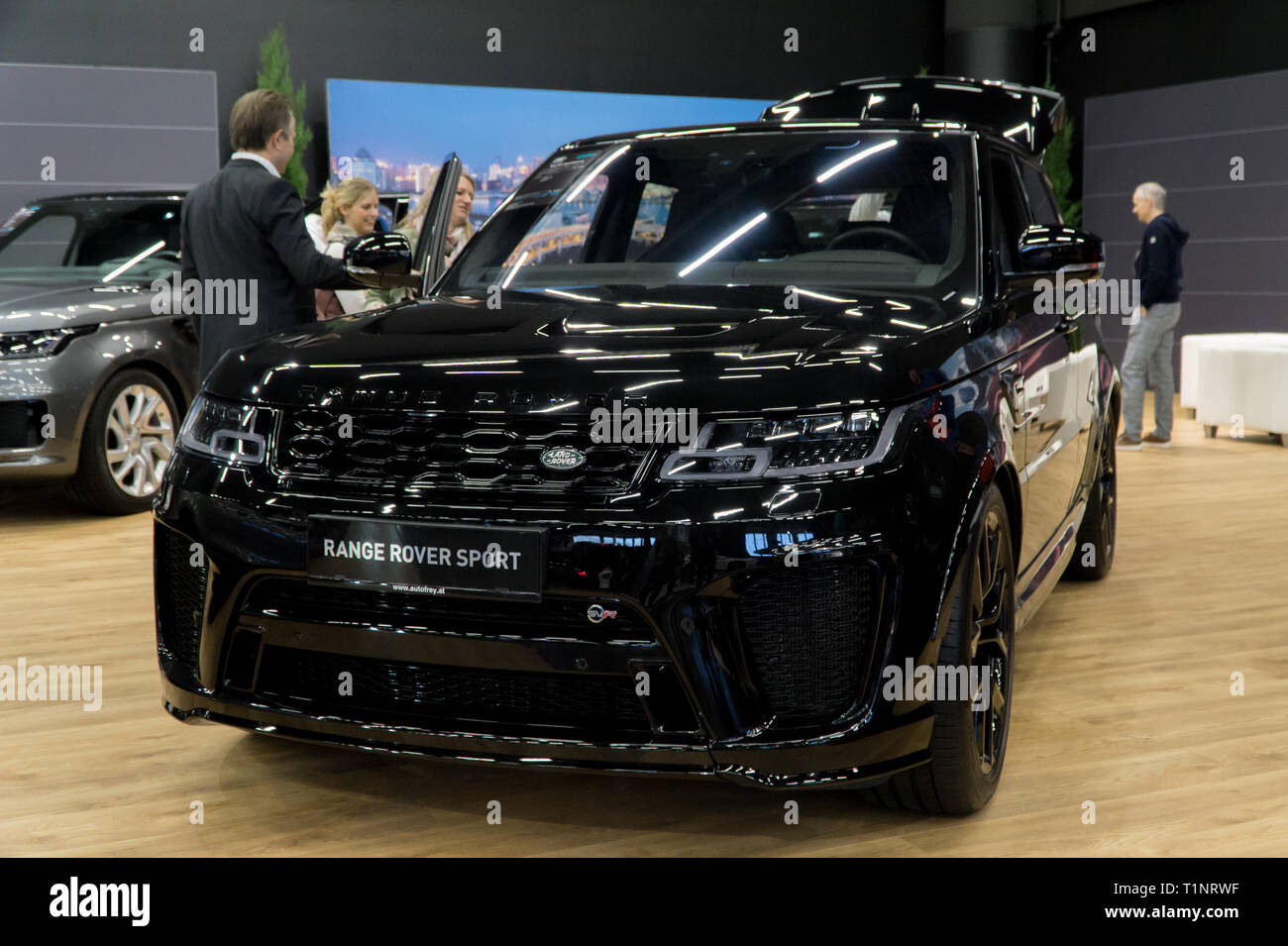 Black range rover sport Fotos und Bildmaterial in hoher Auflosung Alamy