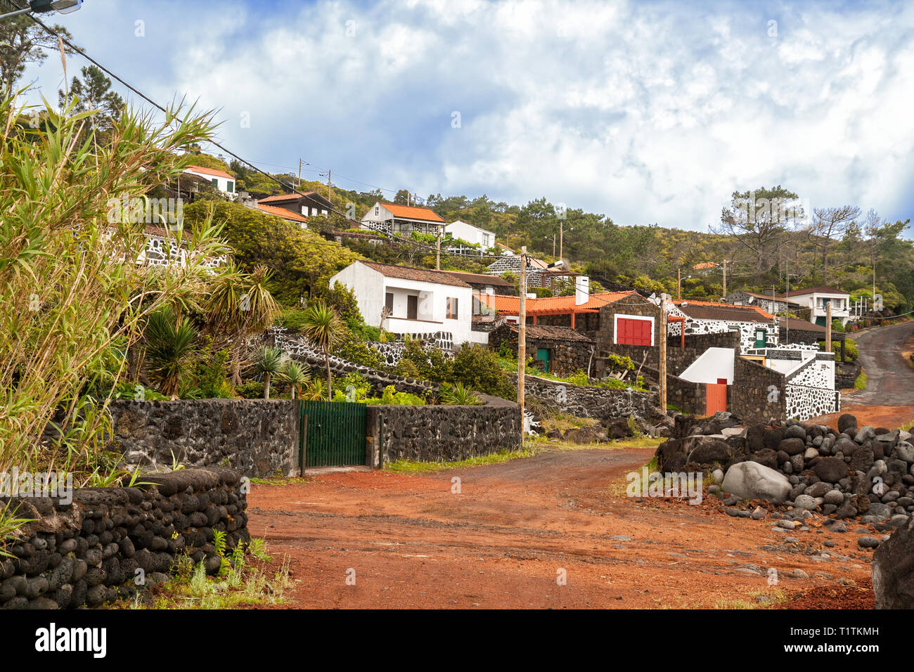 Gebaut mit dem lokalen schwarzen basaltstein -Fotos und -Bildmaterial ...