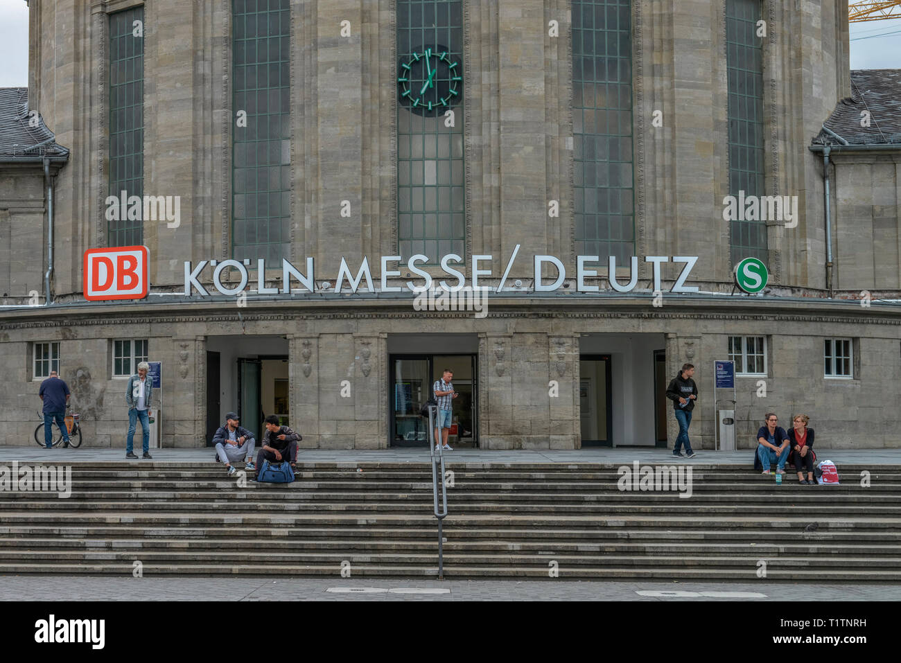 Koln deutz bahnhof Stockfotos und -bilder Kaufen - Alamy
