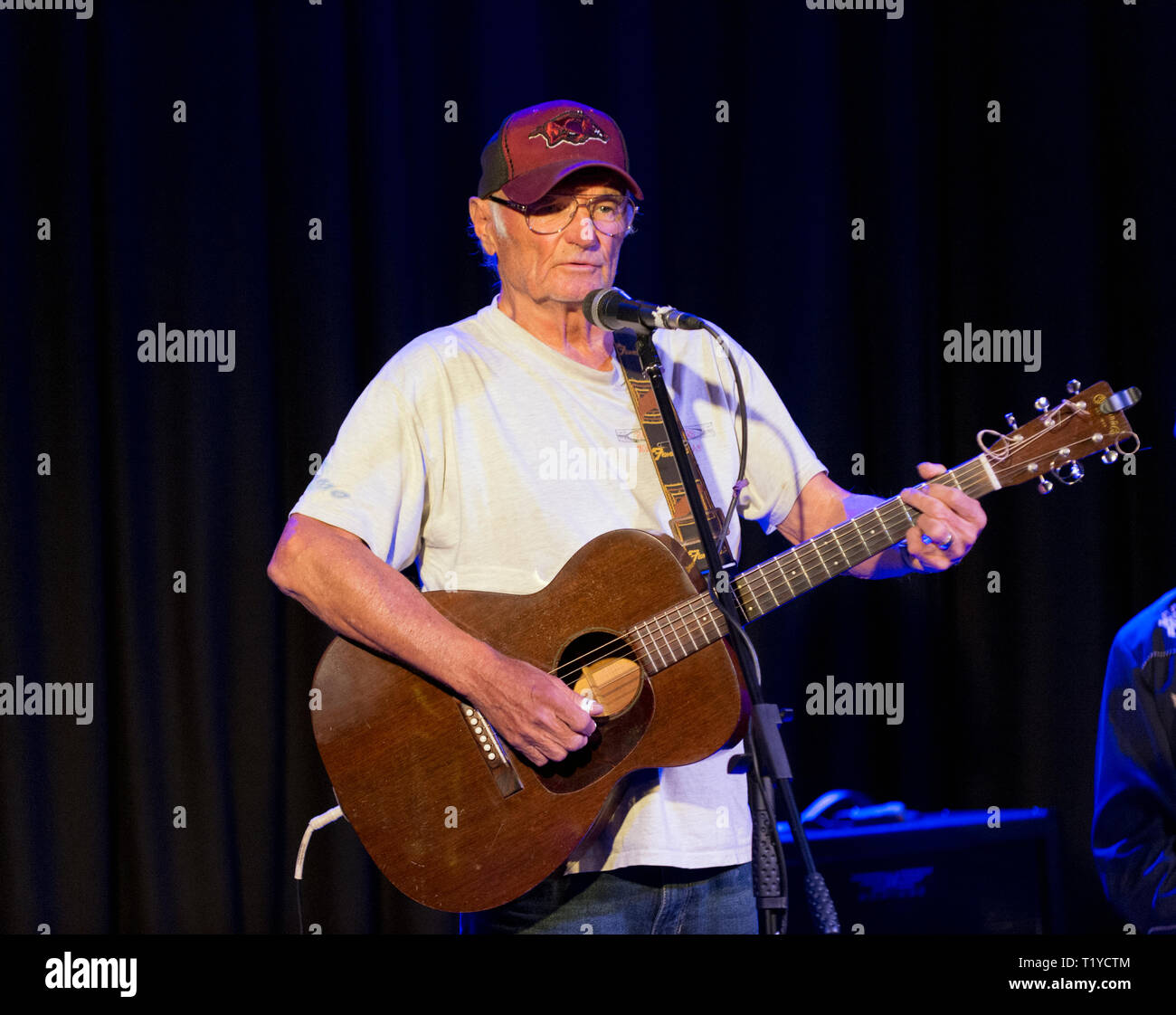 Singer And Songwriter Stockfotos und -bilder Kaufen - Alamy