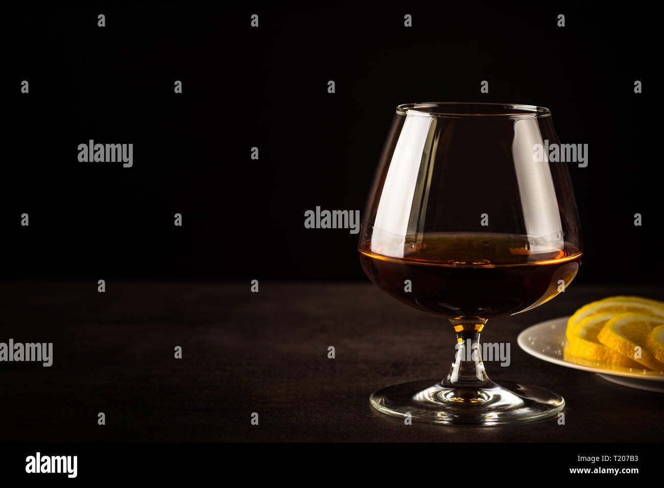 Brandy flasche -Fotos und -Bildmaterial in hoher Auflösung – Alamy