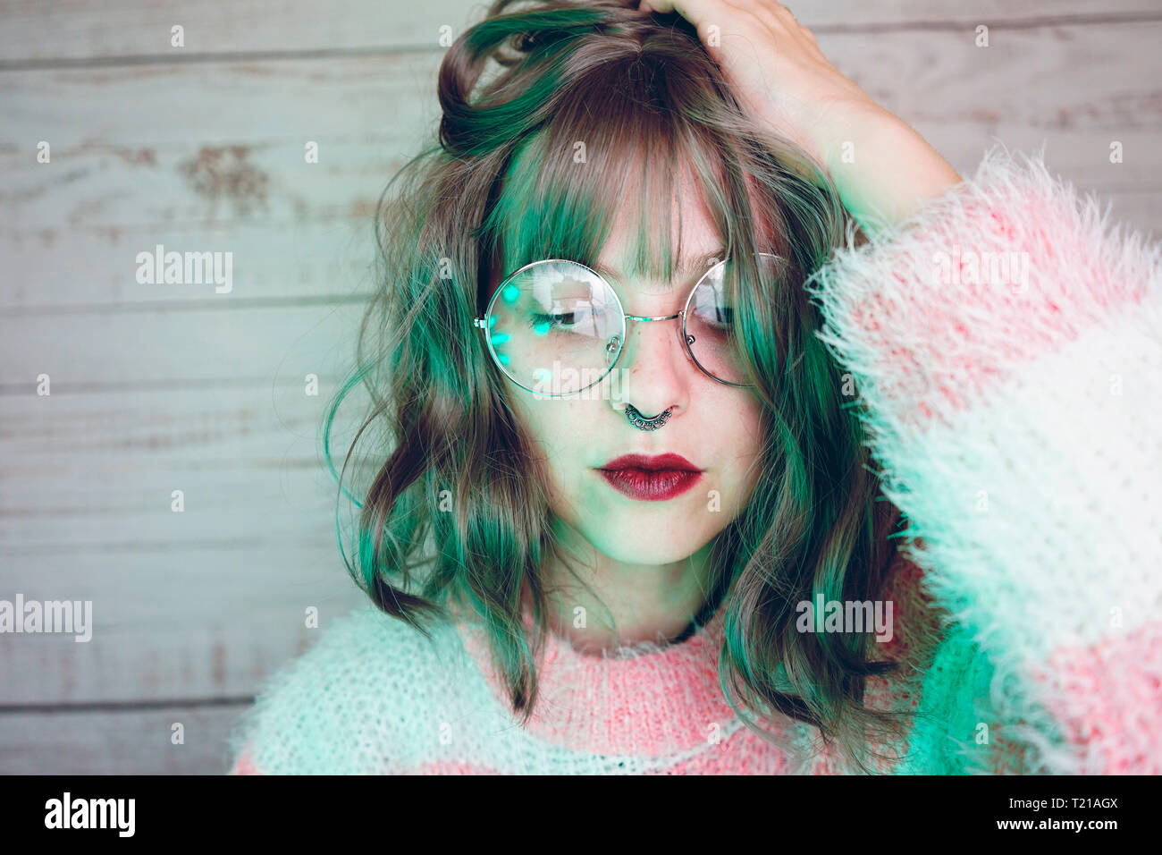 Nose ring -Fotos und -Bildmaterial in hoher Auflösung – Alamy