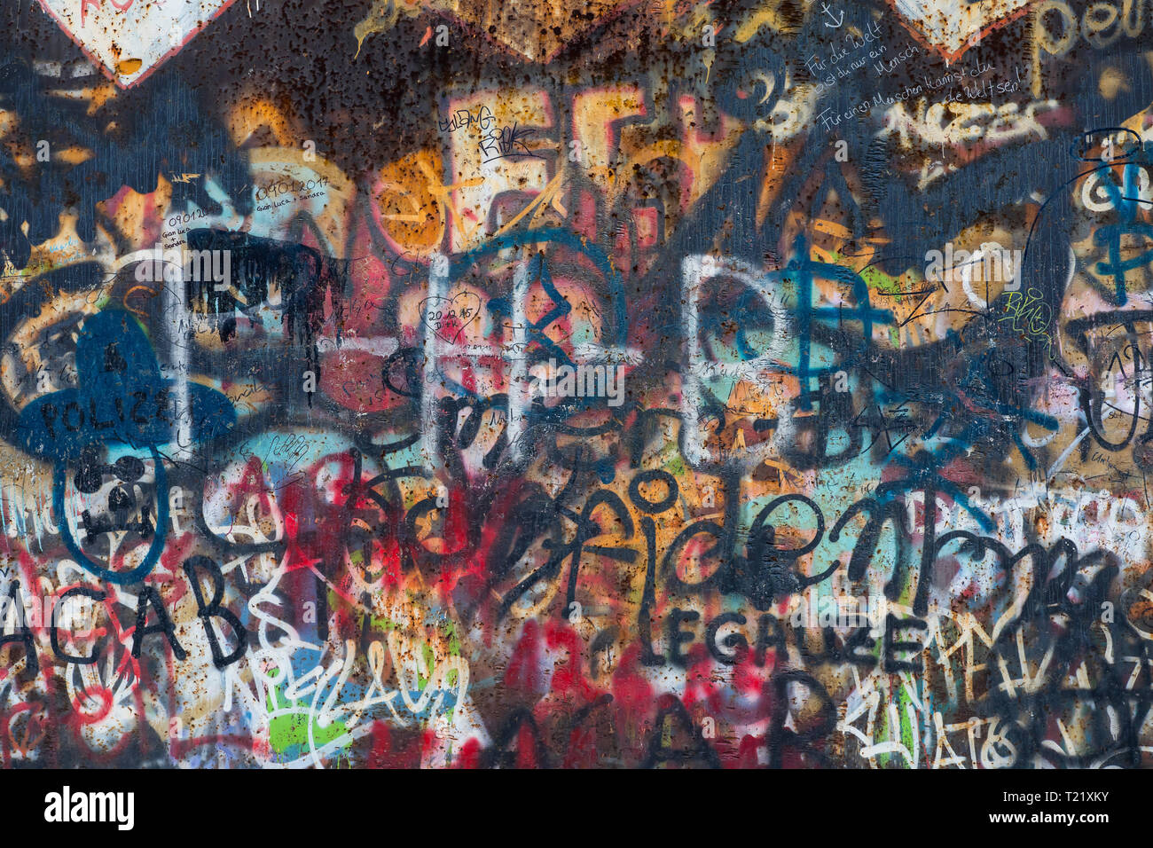 Graffiti installation -Fotos und -Bildmaterial in hoher Auflösung – Alamy