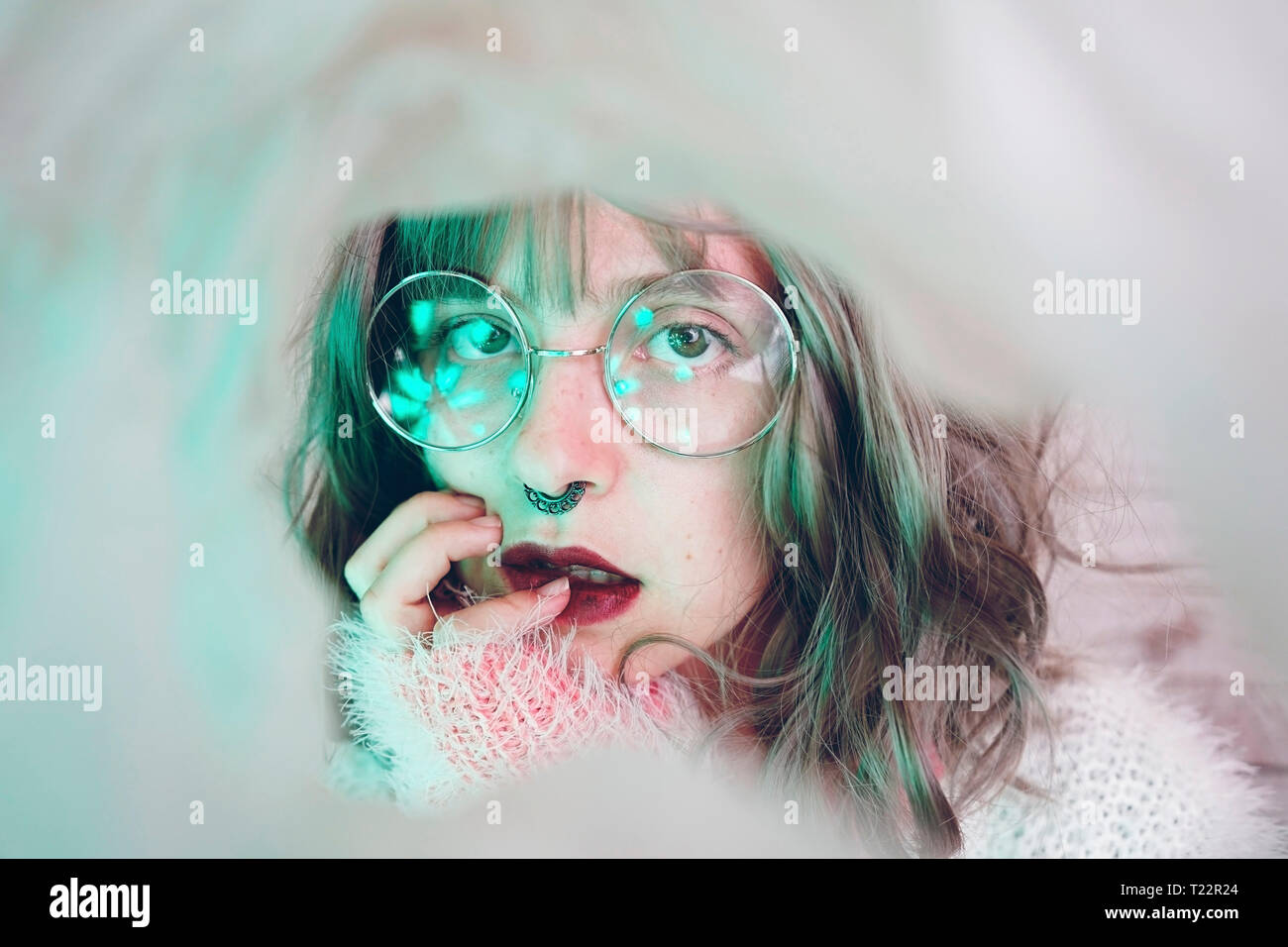 Nose ring -Fotos und -Bildmaterial in hoher Auflösung – Alamy