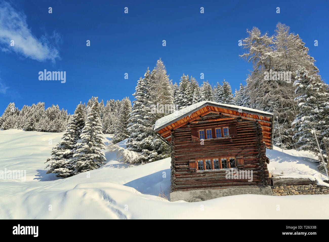 Schweizer chalet -Fotos und -Bildmaterial in hoher Auflösung – Alamy