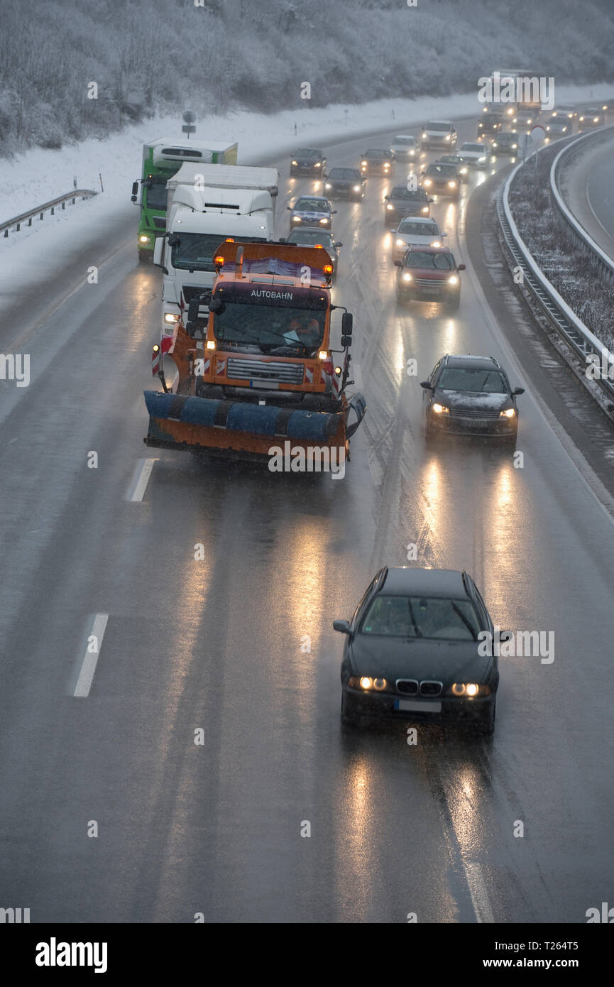 Eisige straße -Fotos und -Bildmaterial in hoher Auflösung - Seite 2 - Alamy