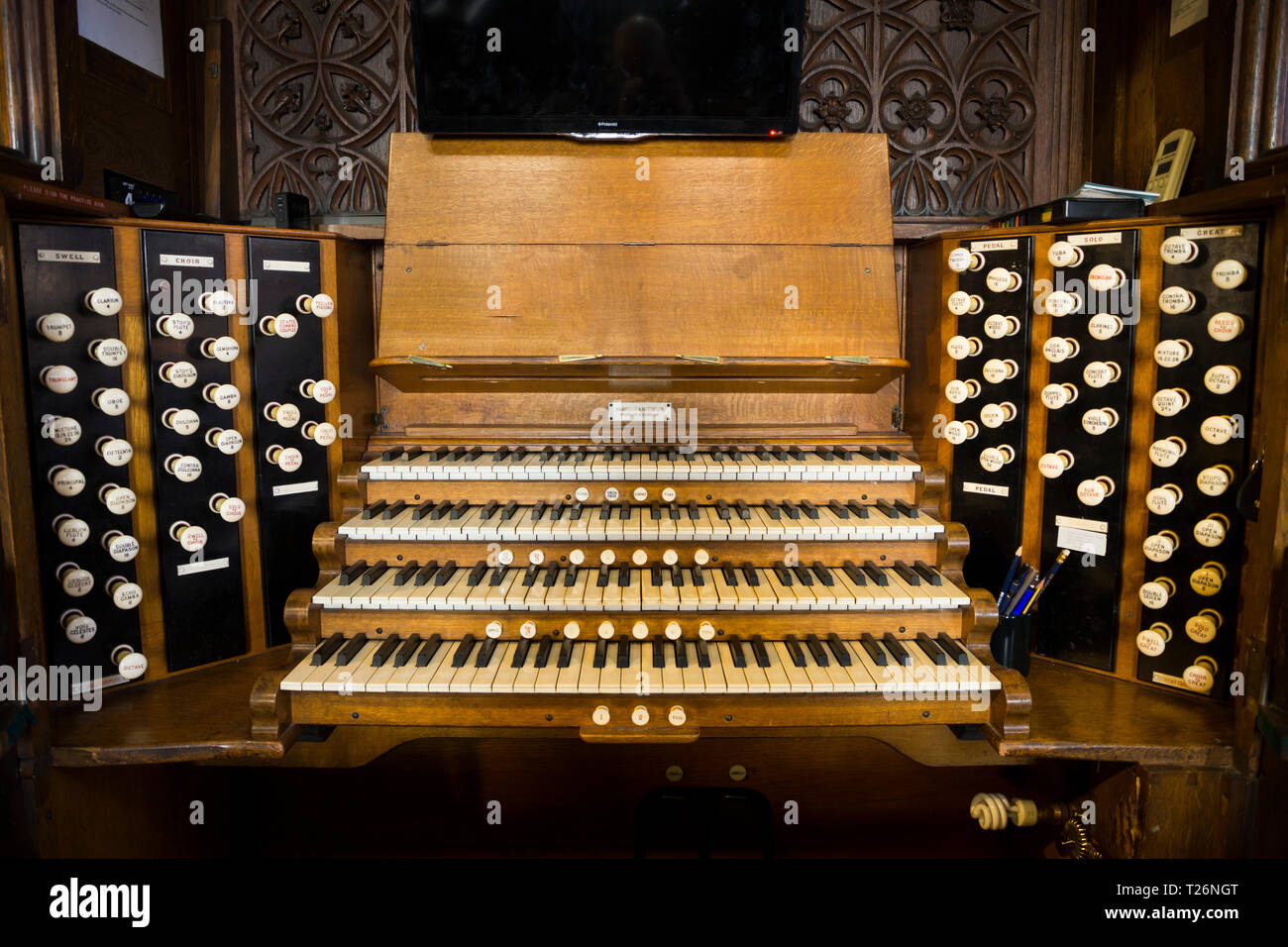 Orgelinstrument Der Kirche Stockfotos und -bilder Kaufen - Alamy