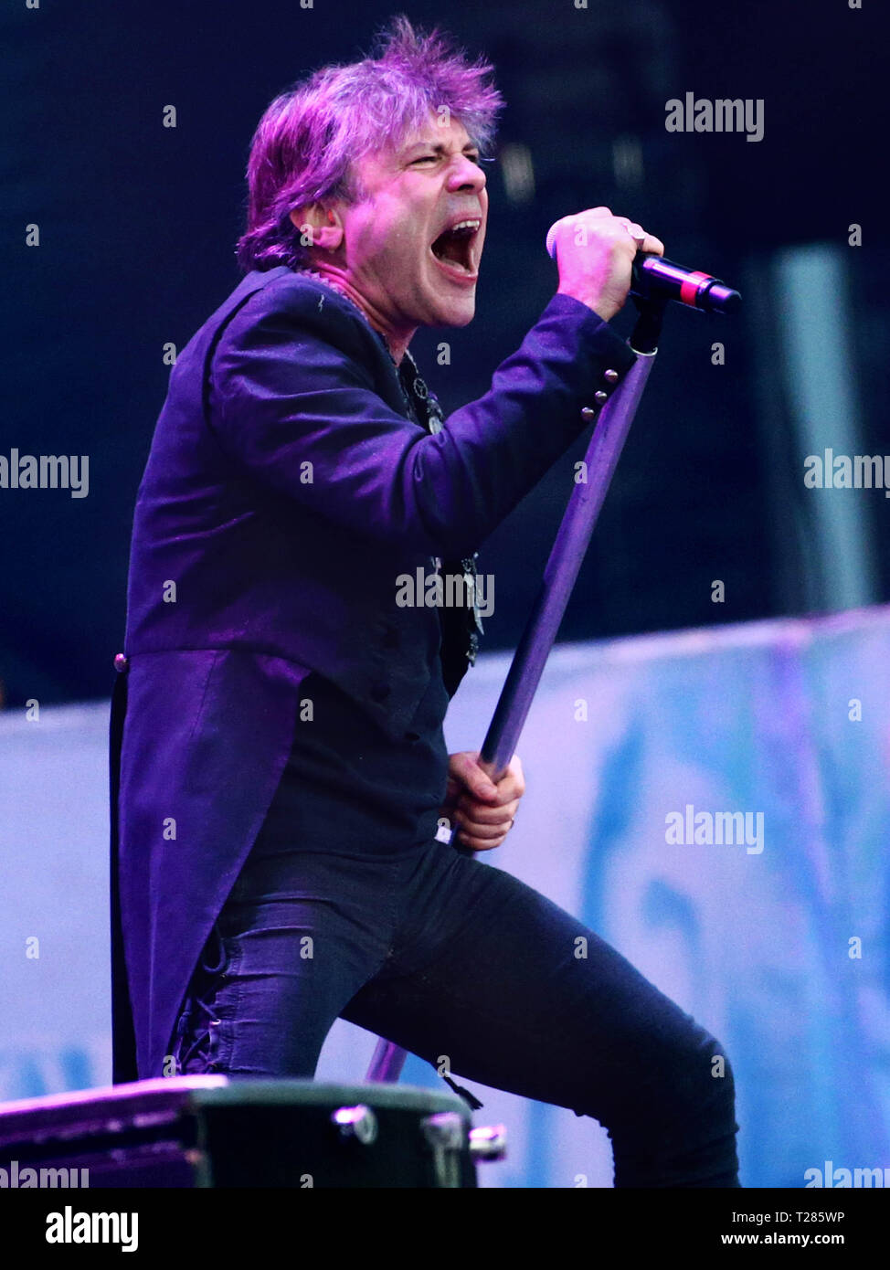 Iron maiden singer bruce dickinson -Fotos und -Bildmaterial in hoher Auflösung – Alamy