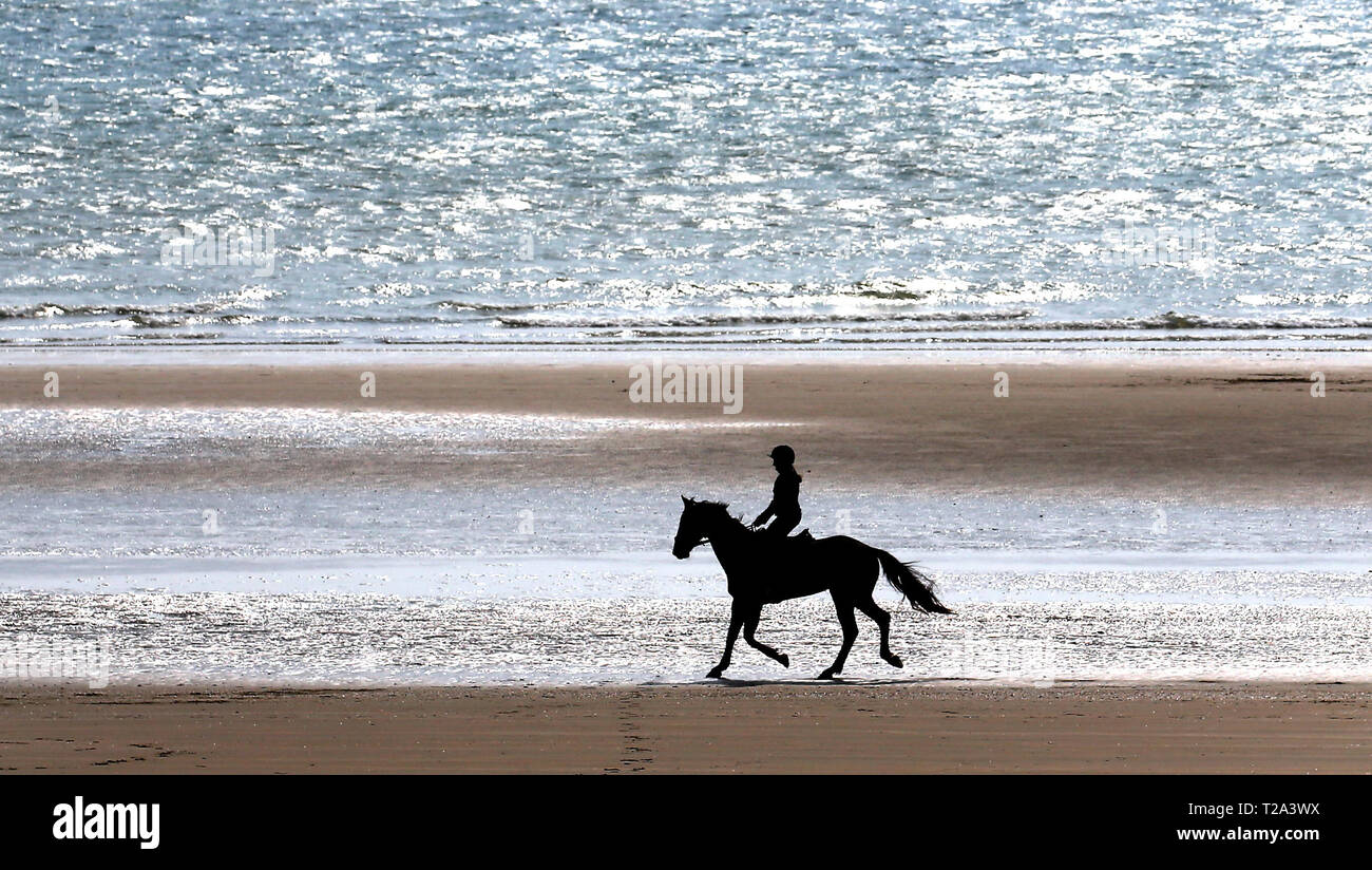 Reiter und pferd am strand -Fotos und -Bildmaterial in hoher Auflösung ...