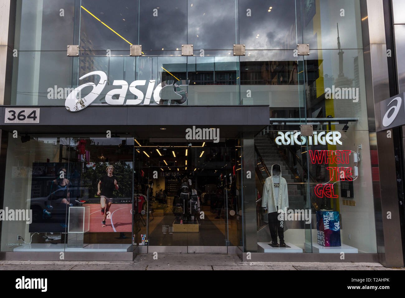 Asics sportbekleidung Fotos und Bildmaterial in hoher Auflosung Alamy