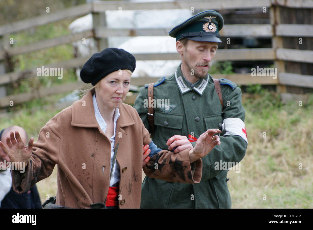 Waffen-SS-Soldaten, Kriegsgefangene, Reenactment Stockfotografie - Alamy