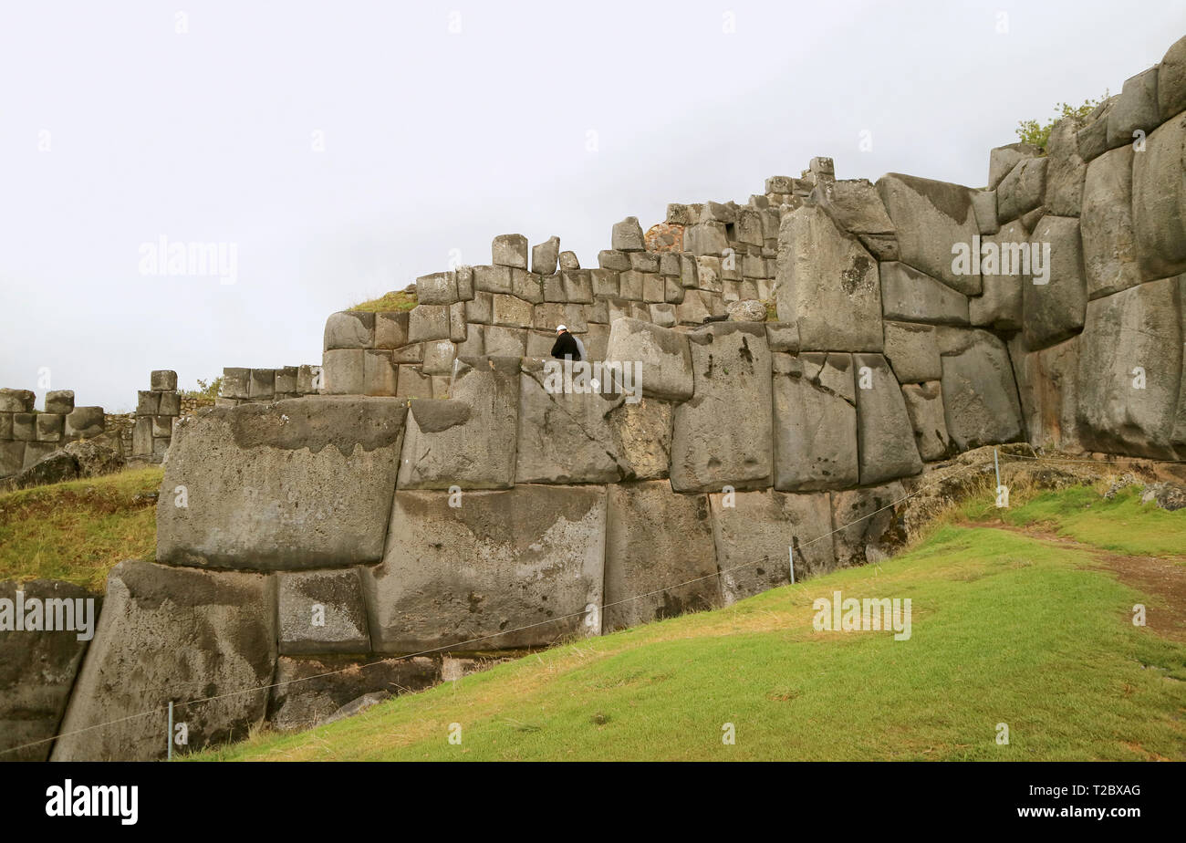 Unglaublich riesigen alten Inka Stein Mauer der Festung Sacsayhuaman ...