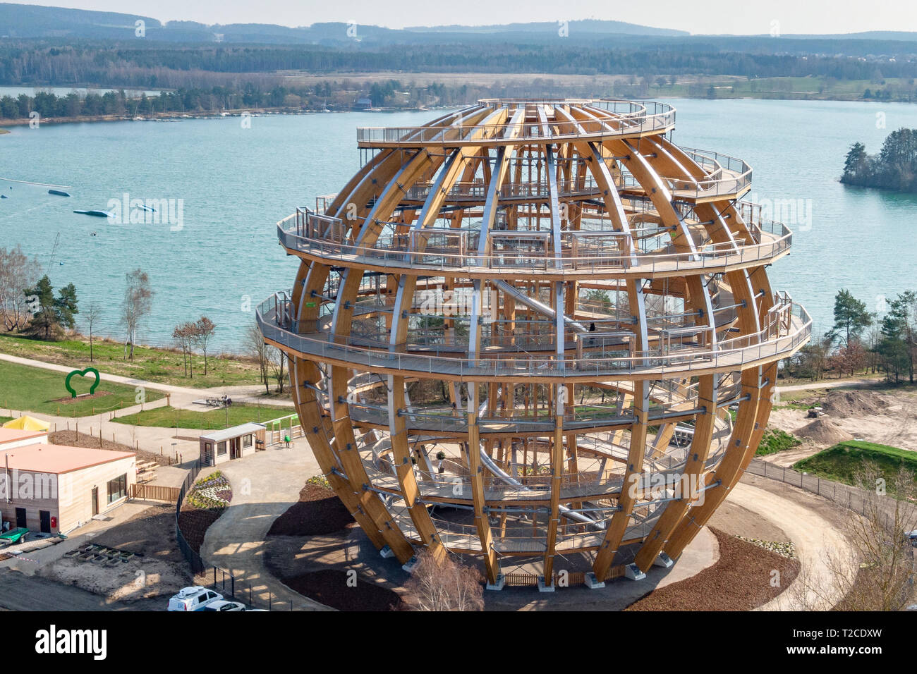 Steinberg am See, Deutschland. 01 Apr, 2019. Die Erfahrung Holz Kugel ...