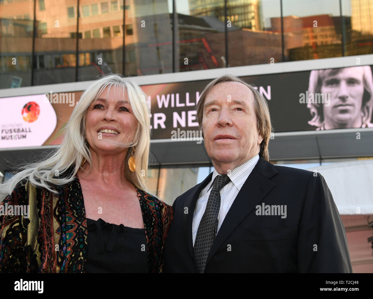Ehefrau von günter netzer -Fotos und -Bildmaterial in hoher Auflösung ...
