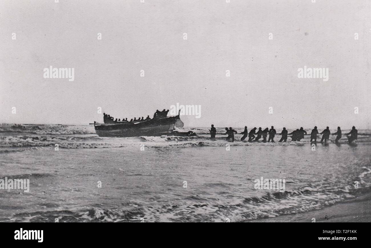 Launching lifeboat -Fotos und -Bildmaterial in hoher Auflösung – Alamy