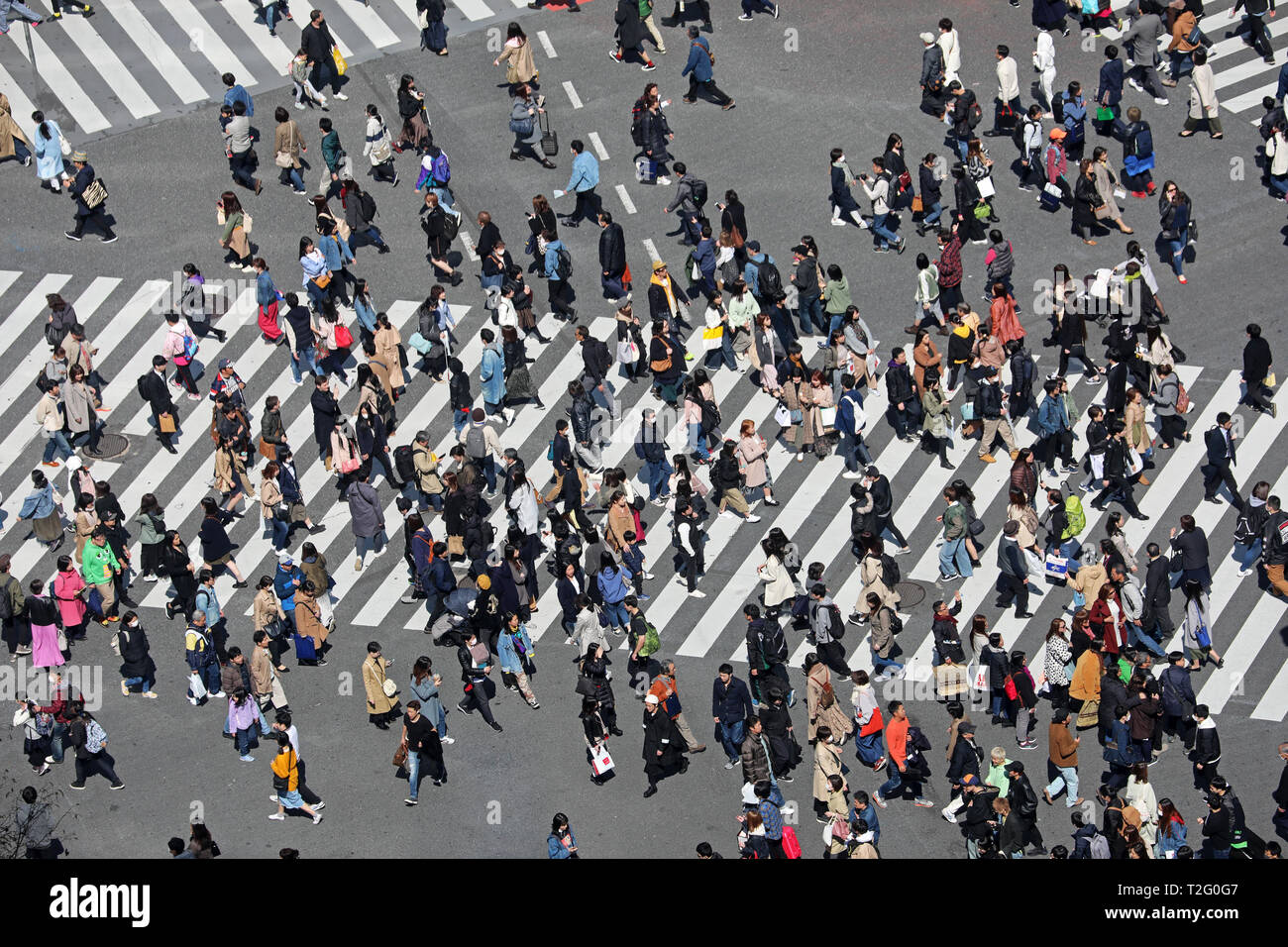 Menschenmassen in tokio -Fotos und -Bildmaterial in hoher Auflösung – Alamy