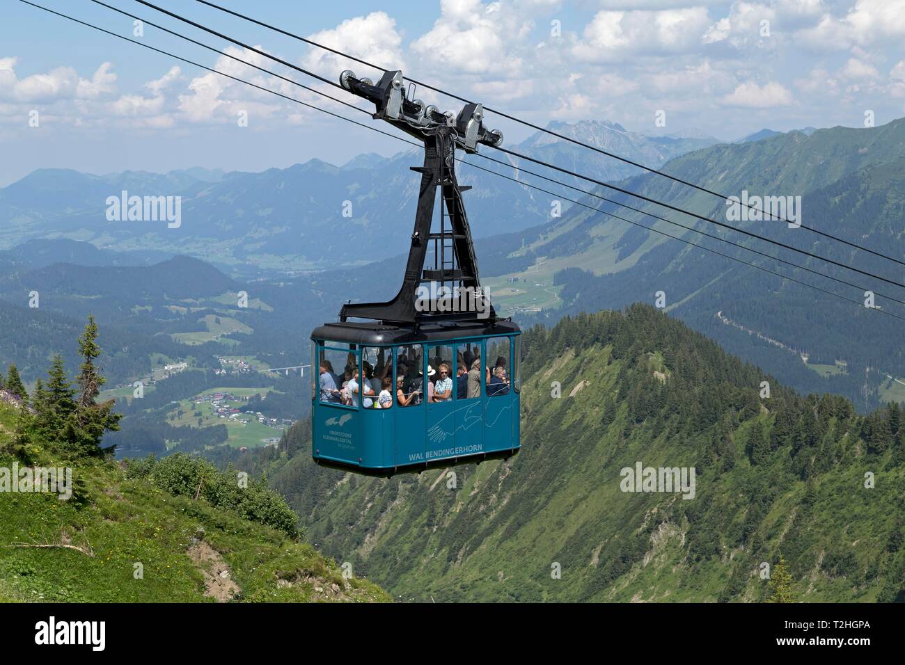 Gondel der Seilbahn zum Walmendinger Horn, Mittelberg, Kleinwalsertal ...
