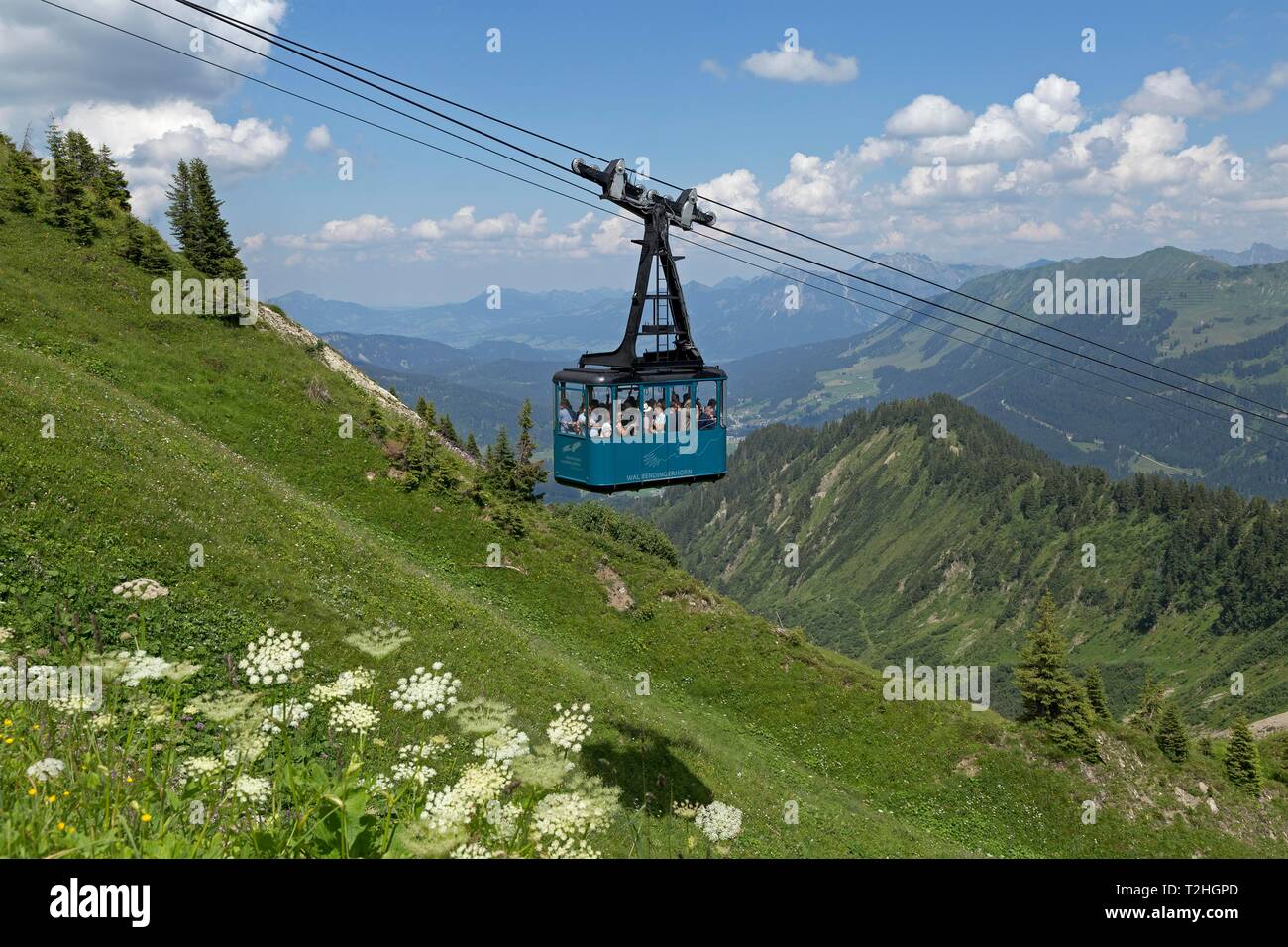 Gondel der seilbahn zum walmendinger horn -Fotos und -Bildmaterial in ...