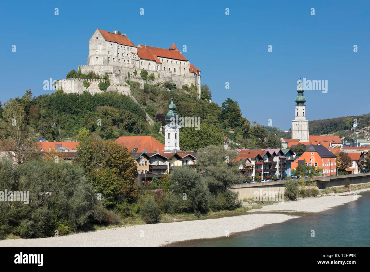 Burg zu Burghausen und St. Jakob Kirche in Burghausen, Deutschland ...
