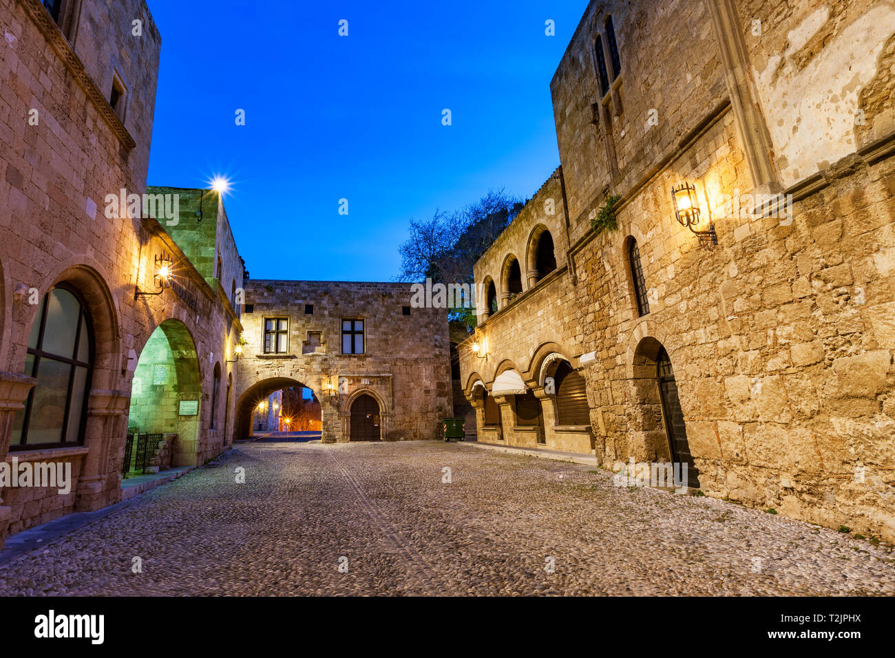 Eingang in der altstadt von rhodos -Fotos und -Bildmaterial in hoher ...