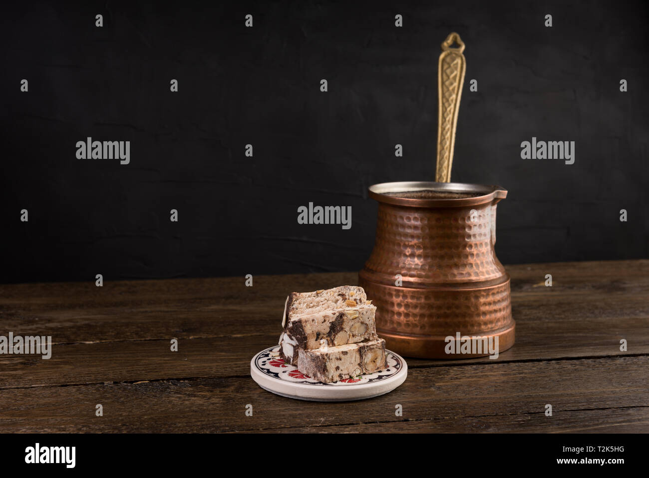 Türkische süßigkeiten auf einem tisch -Fotos und -Bildmaterial in hoher ...