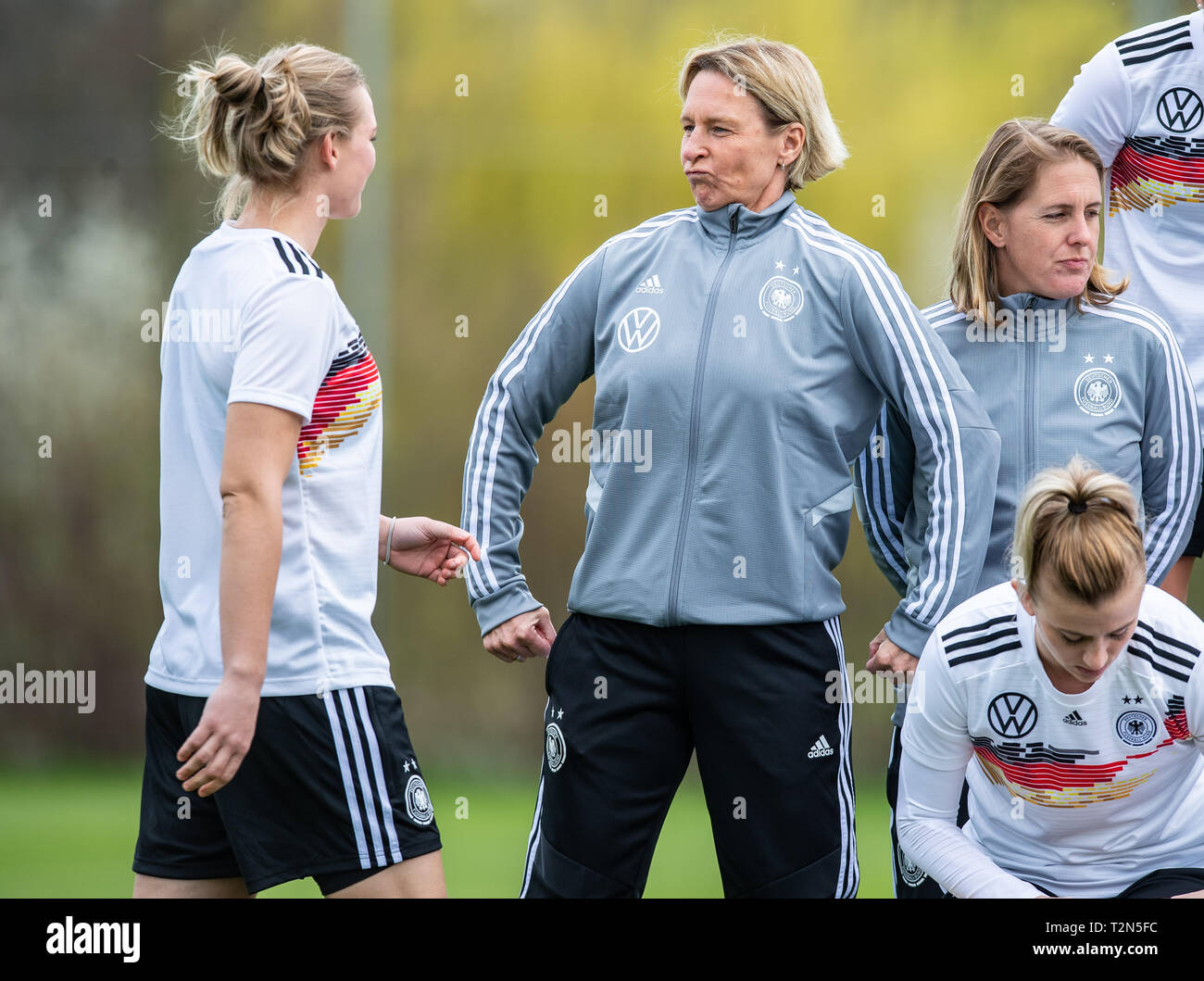 Harsewinkel, Deutschland. 03 Apr, 2019. Fotoshooting der Nationalen des ...