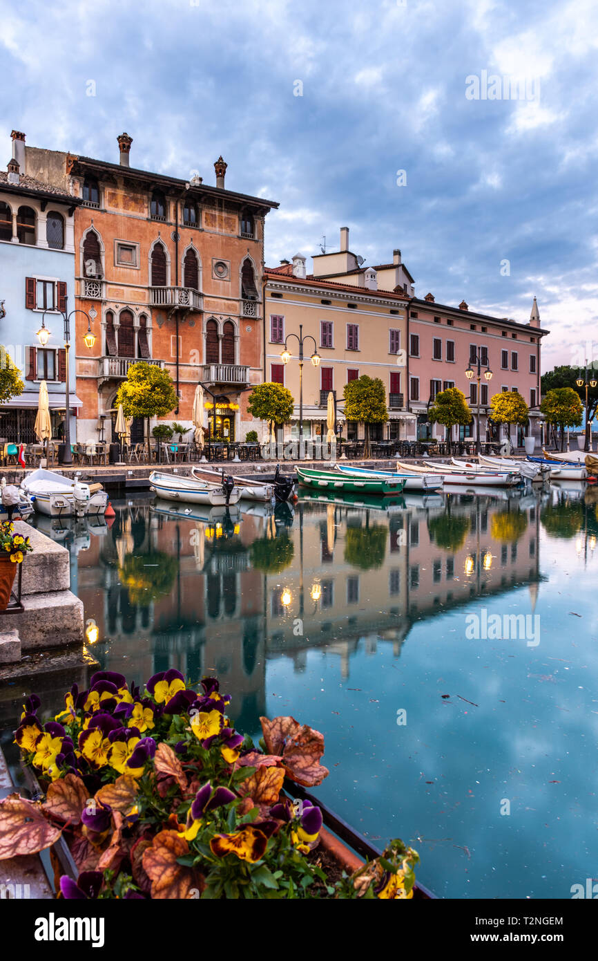 Garda Stadt Stockfotos und -bilder Kaufen - Alamy