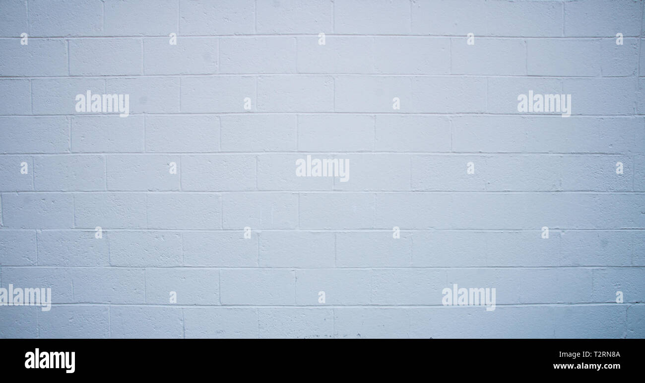 White brick wall facade -Fotos und -Bildmaterial in hoher Auflösung – Alamy