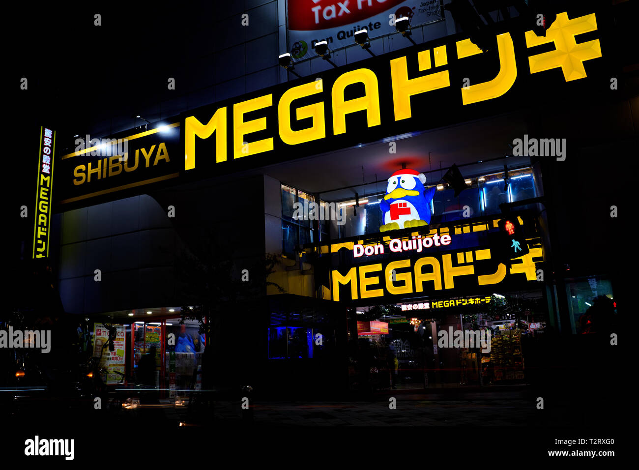 Mega don quijote shibuya honten -Fotos und -Bildmaterial in hoher ...
