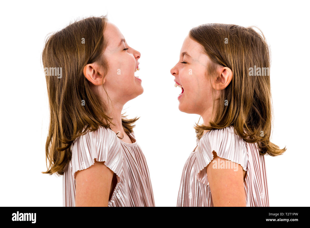 Twin sisters nose to nose -Fotos und -Bildmaterial in hoher Auflösung – Alamy