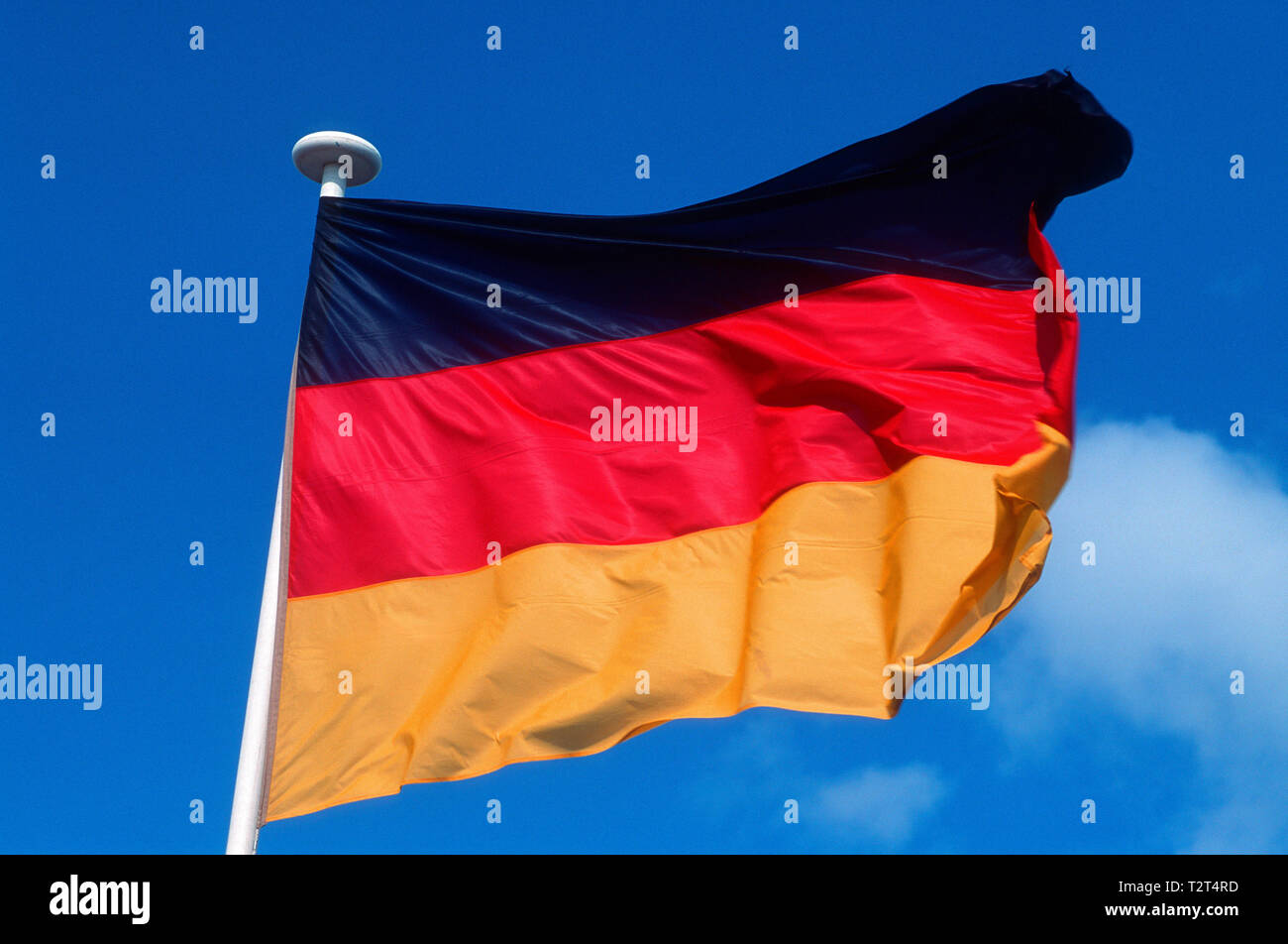 Deutsche Fahne im Wind Stockfotografie - Alamy