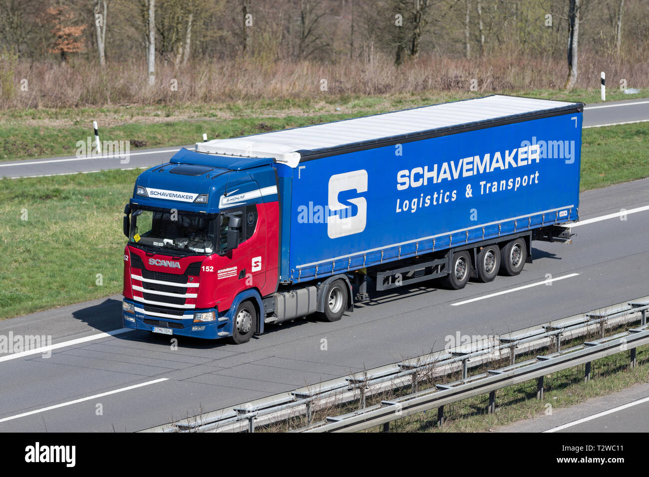 Lkw mit scania emblem -Fotos und -Bildmaterial in hoher Auflösung ...