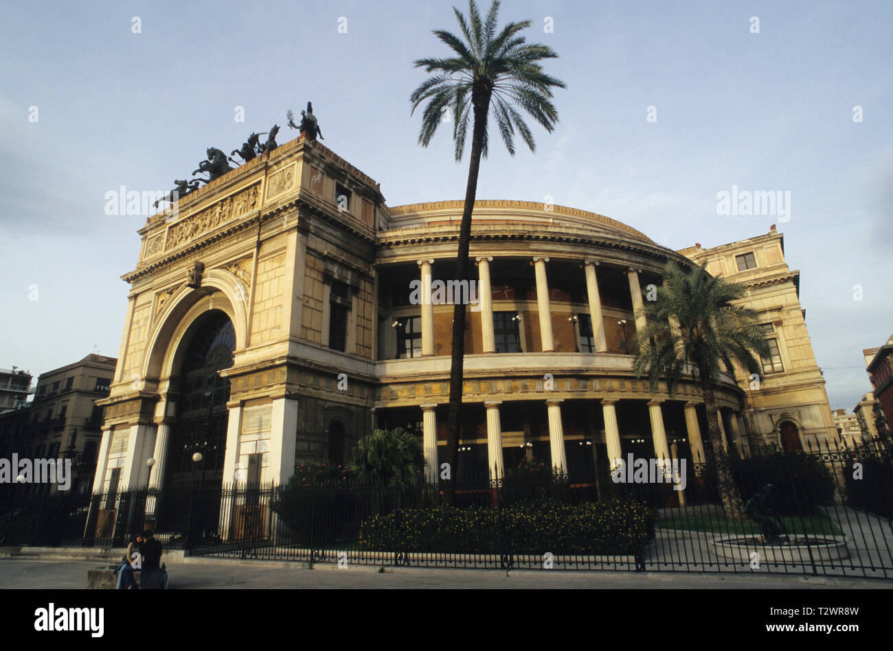 Piazza politeama palermo sicily italy -Fotos und -Bildmaterial in hoher ...