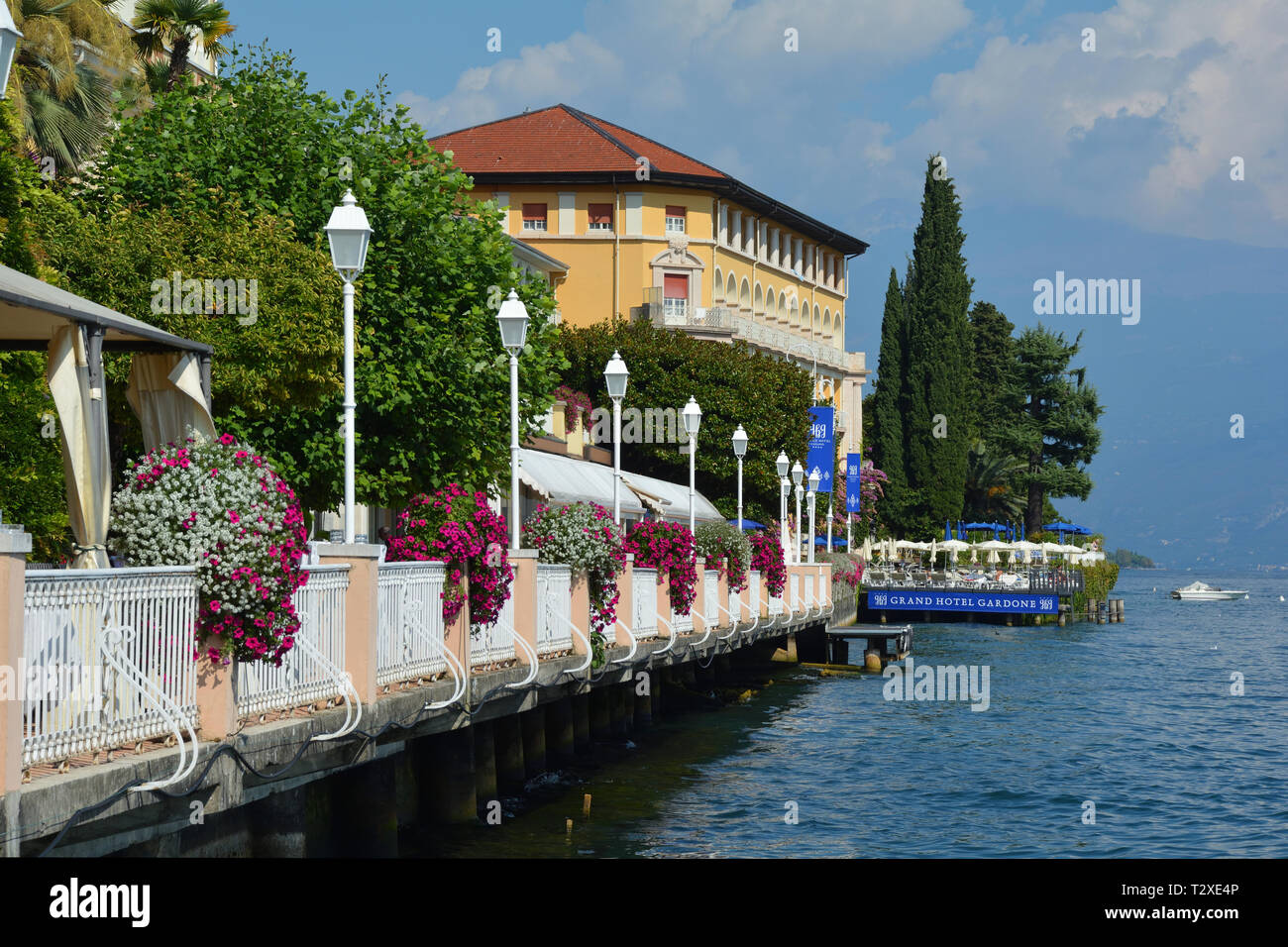 Grand hotel gardone gardone riviera -Fotos und -Bildmaterial in hoher Auflösung – Alamy