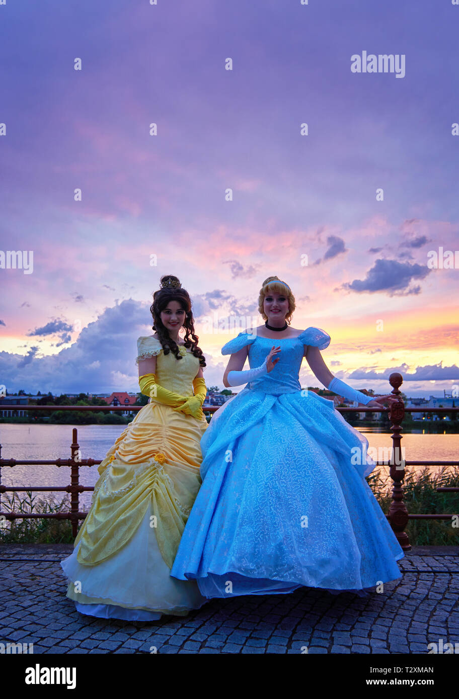 Anna und elsa -Fotos und -Bildmaterial in hoher Auflösung – Alamy