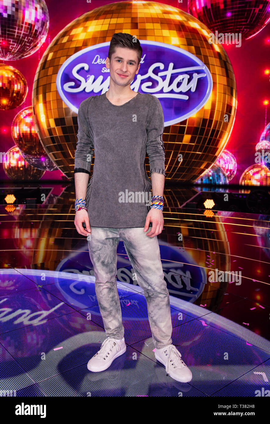 Köln, Deutschland. 06 Apr, 2019. Taylor Luc Jacobs ist auf der Bühne ...