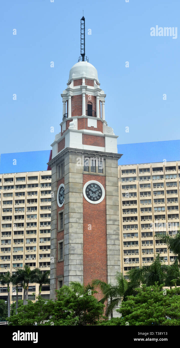 Red brick clock tower -Fotos und -Bildmaterial in hoher Auflösung – Alamy