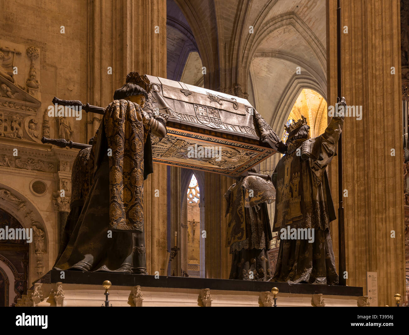 Tomb christopher columbus seville cathedral -Fotos und -Bildmaterial in ...