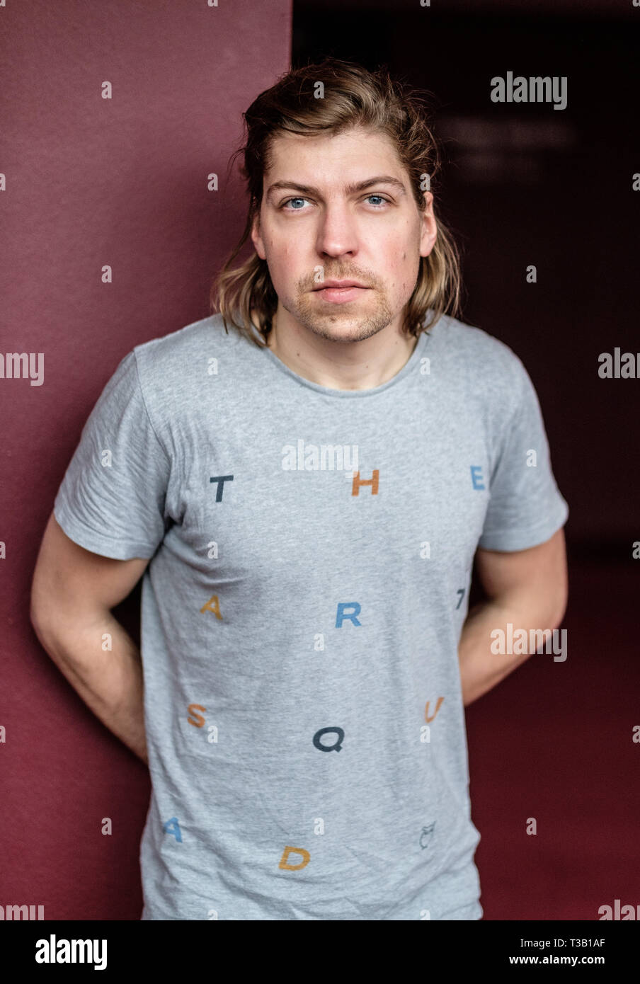 Stuttgart, Deutschland. 08 Apr, 2019. Philipp Poisel, Musiker, ist auf ...